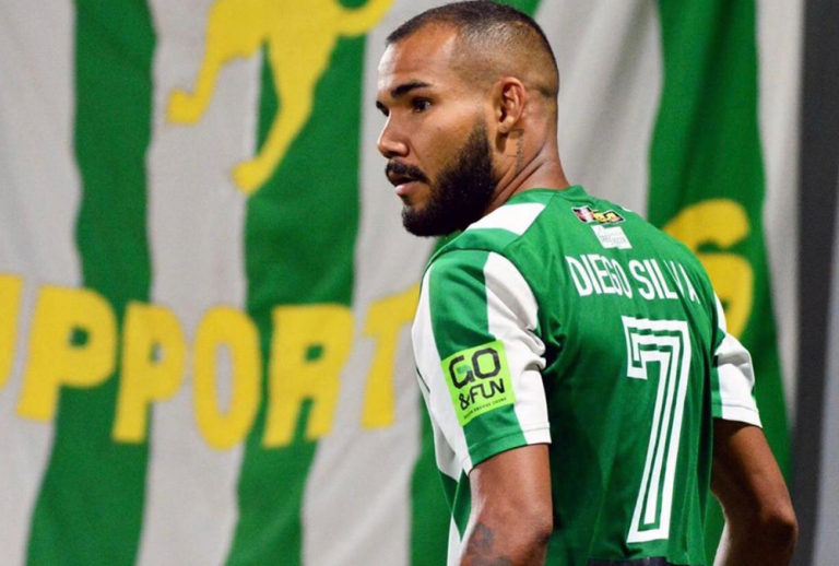 Diego Silva faz sucesso na Europa e demonstra carinho com o time coral